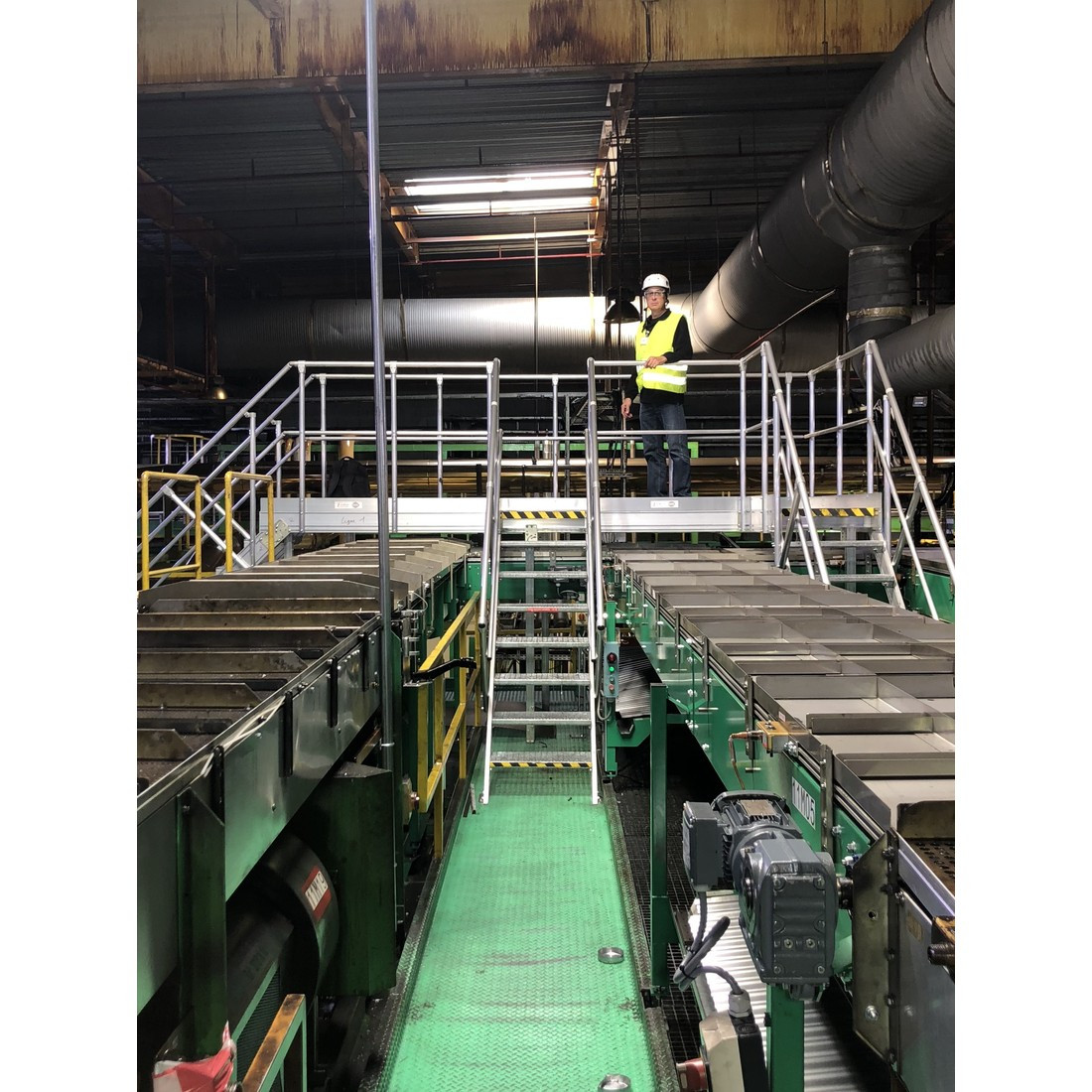 Pasarelas de acceso a máquinas - Realizaciones a medida para el sector ...